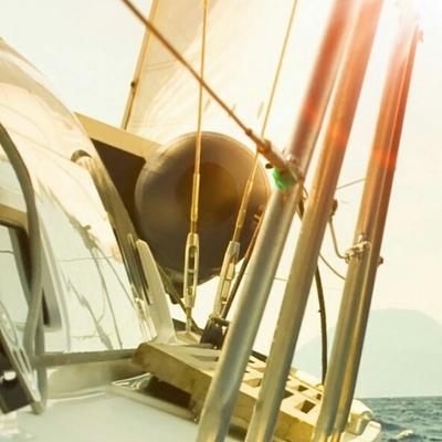 GNOME 4K BOAT ON SEA - KDE Store