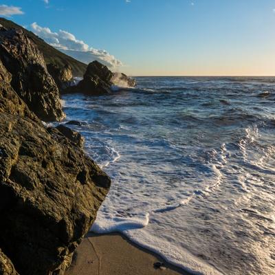 Sunrays Beach Reflection On Water Waves HD Wallpaper - KDE Store