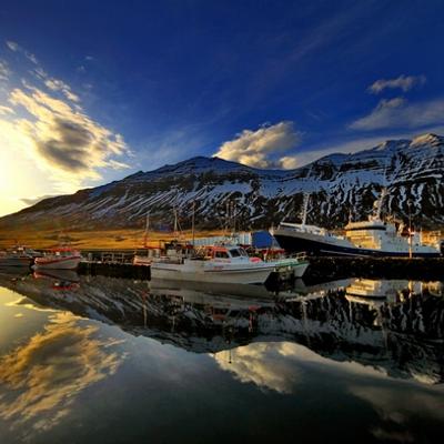 lake reflection boat HD Wallpaper - KDE Store