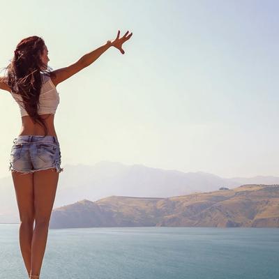 Girl With Beach - KDE Store