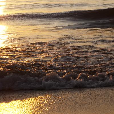 Sea Waves Crashing on Shore During Sunset Full HD - KDE Store