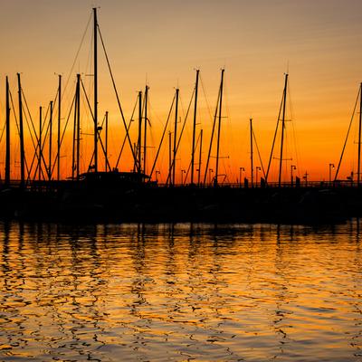 Silhouette of Boat on Water During Sunset Full HD - KDE Store