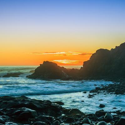 Ocean Waves Crashing on Rocks During Sunset Full HD - KDE Store