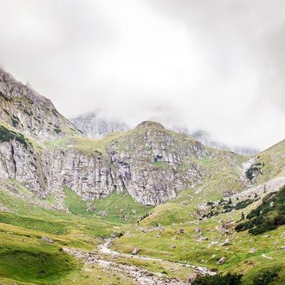 Mountains Meadows Mist Valleys Omu Romania 5K - KDE Store