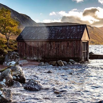 River Wooden House Loch Muick Ballater UK 5K - KDE Store