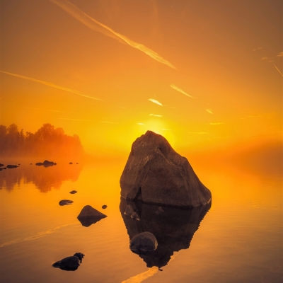 Golden light Lake Bank Rock Morning Summer 5K - KDE Store