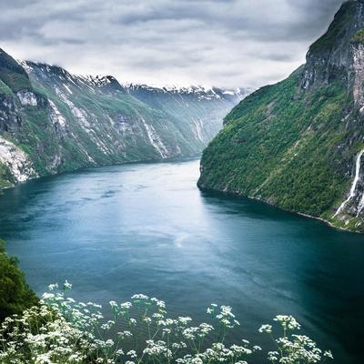 Green Lake Between Green Mountains - KDE Store