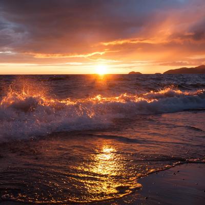 Sea Waves Crashing on Shore During Sunset Full HD - KDE Store