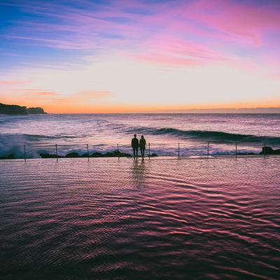 Couple enjoying the sunset on the beach Scener.. - KDE Store