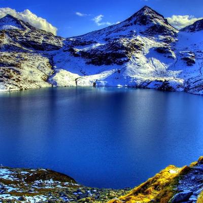 Beautiful Mountain Lake-Scenery HD Wallpaper Beautiful_Mount - KDE Store