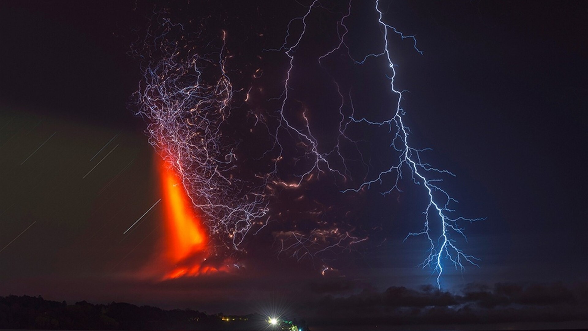 Volcanic Lightning 1920x1080