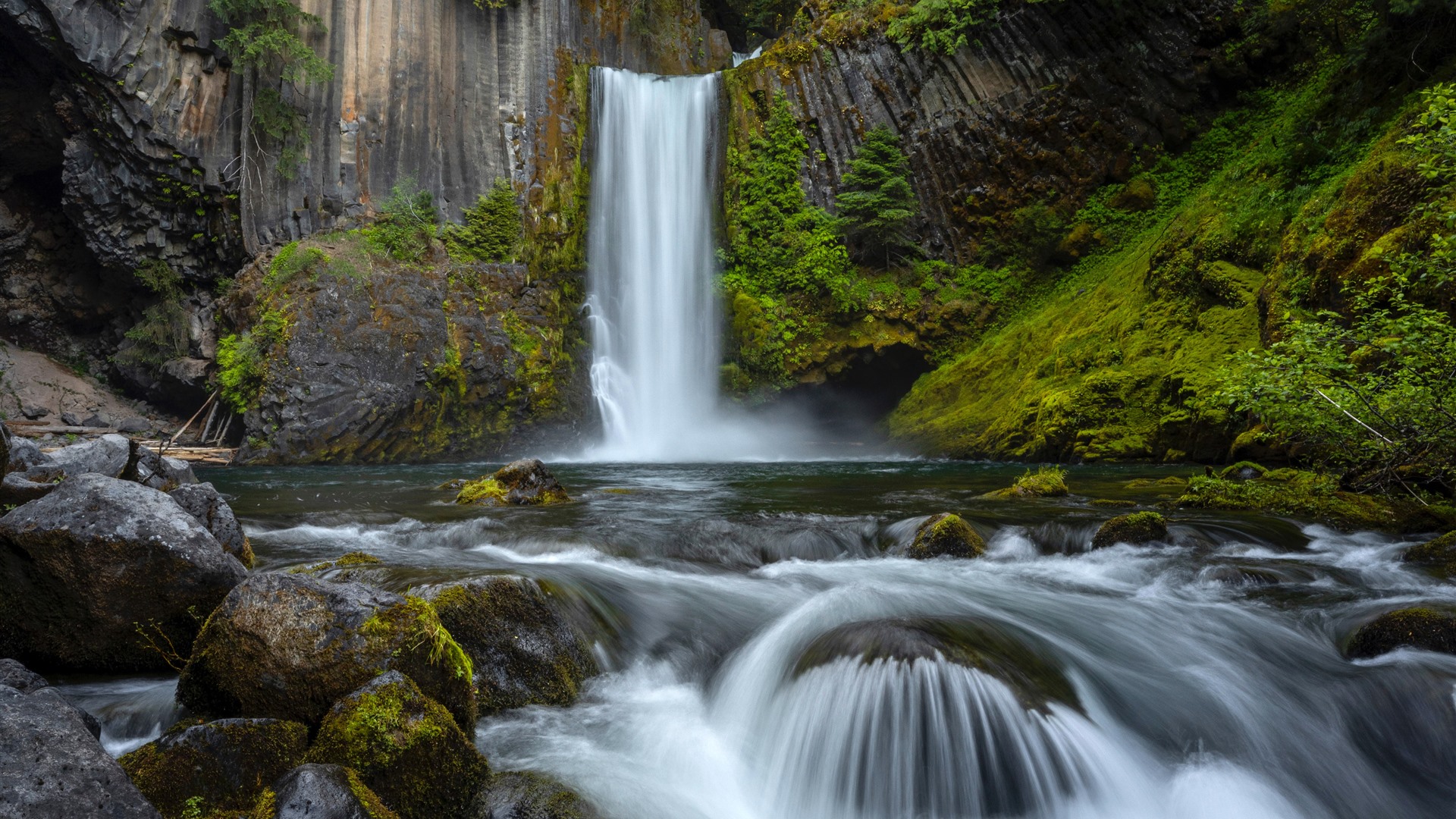 Spring Stream Wallpaper