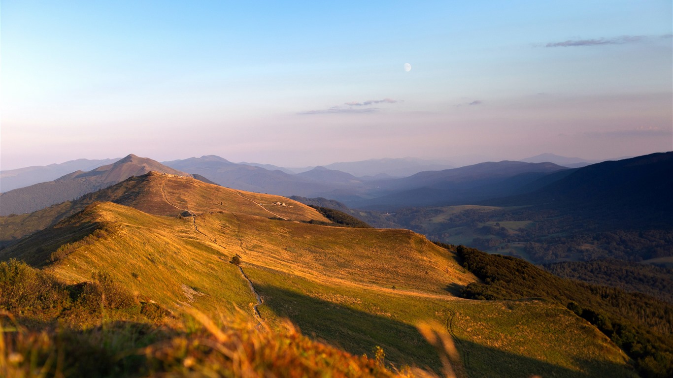 Moon Mountains Summer Bieszczady Poland 5K - KDE Store