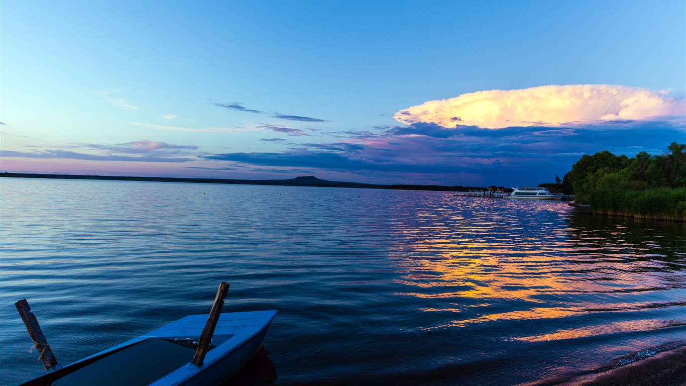 Morning Calm Lake Boat Horizon HD - KDE Store
